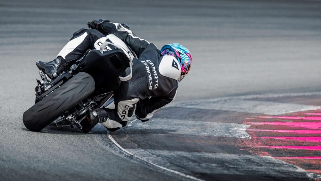 CFMOTO 675SR-R - Henger seg på segmentet for små R sykler ...